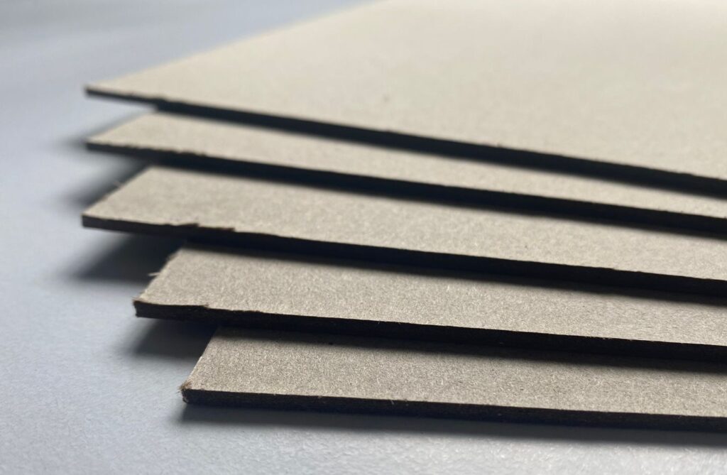 Cartón Gris: Calidad para Encuadernación y Cajas